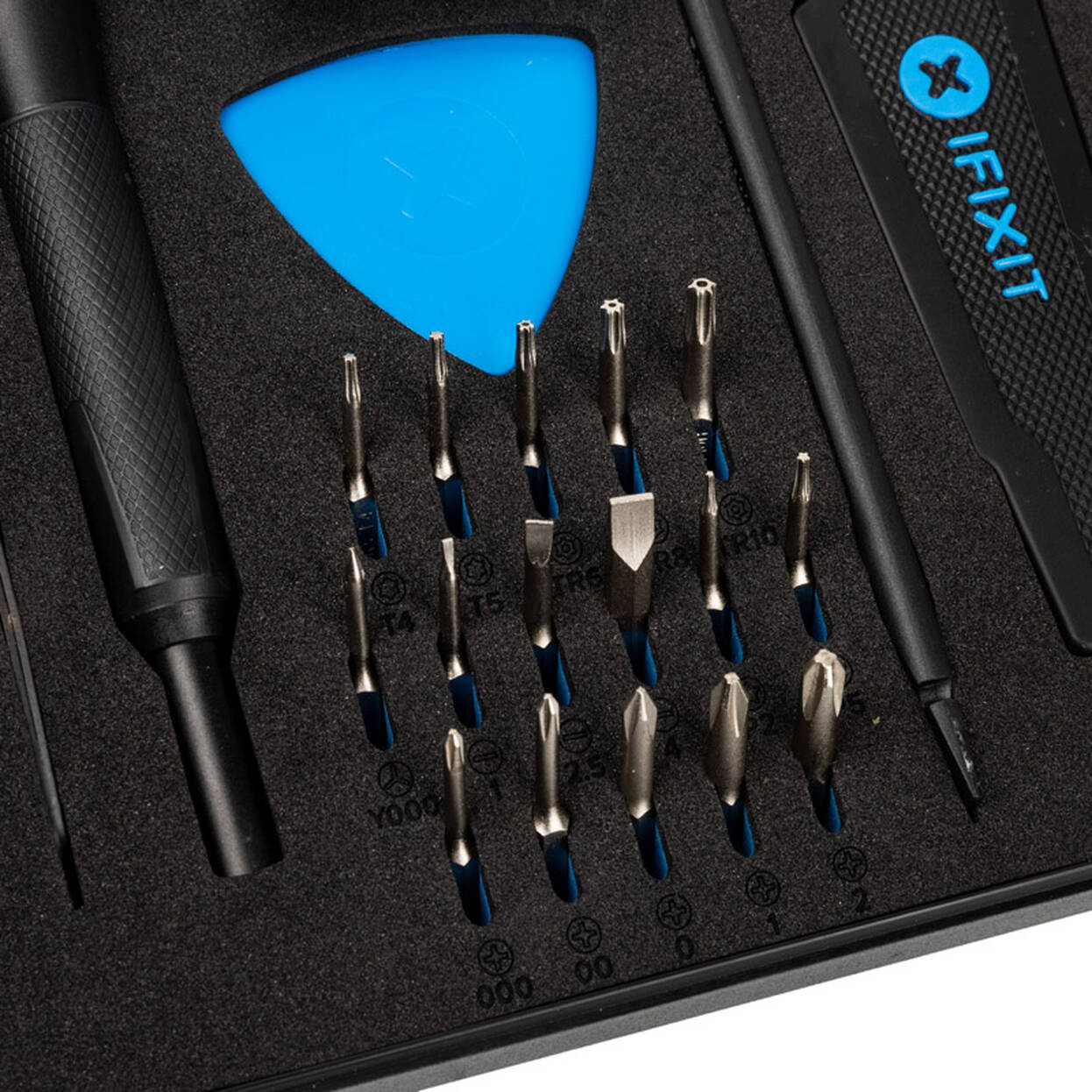 iFixit Essential Electronics Toolkit + foldable anti-static mat ...